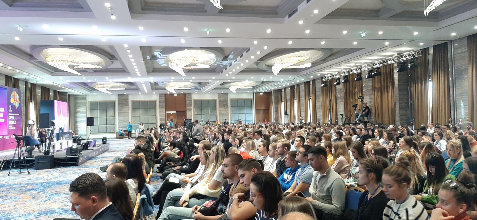 The First "Open World" International Youth Summit officially opens in ...